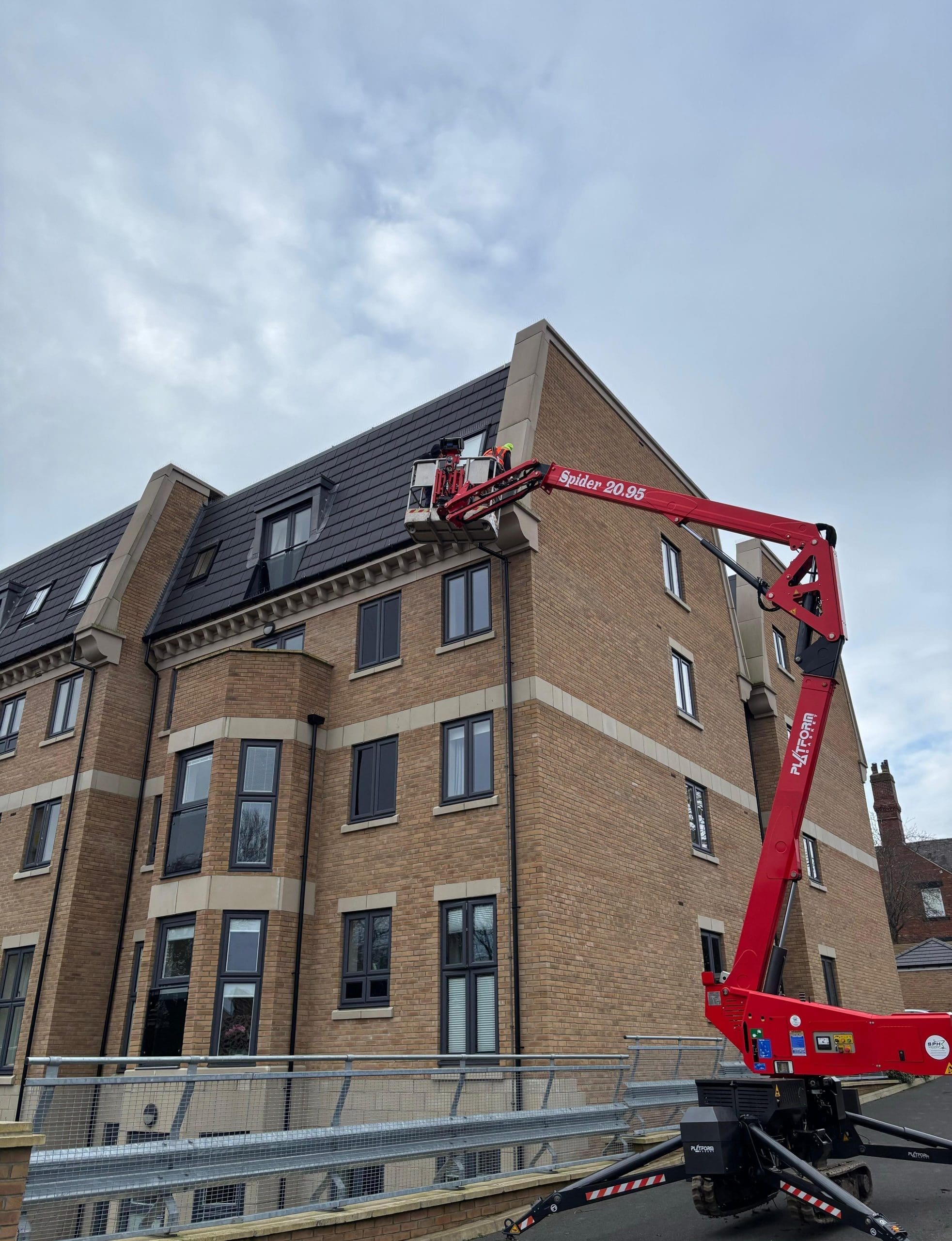 Roofer Spider Platform Hire | Spider Platform Hire
